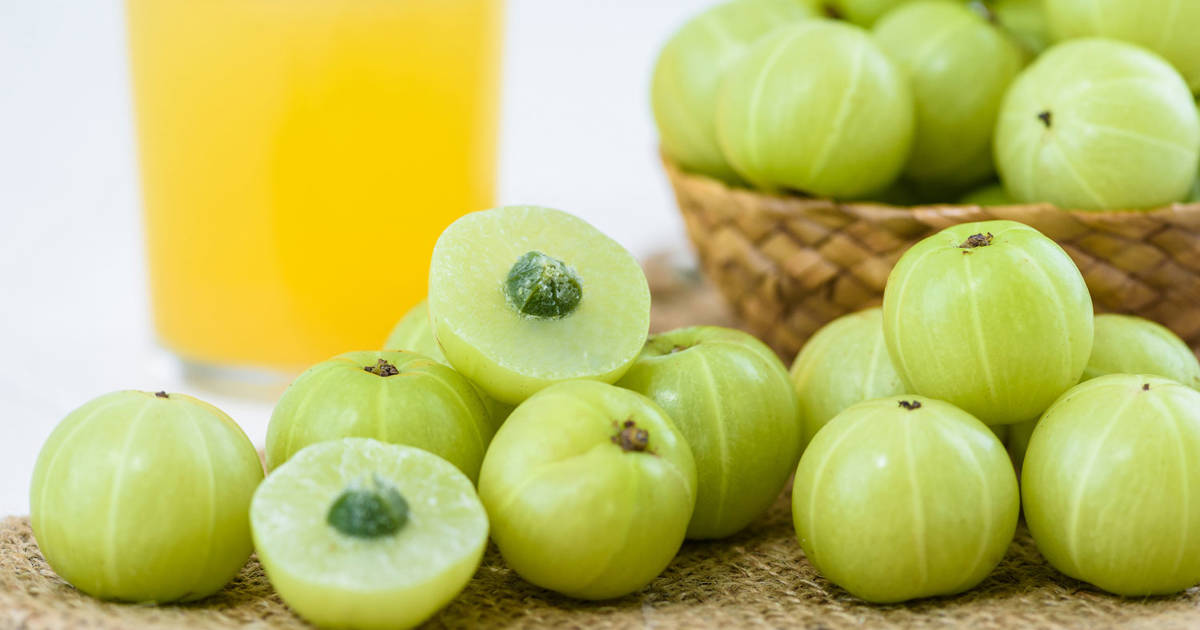 Grosella de la India: cien gramos de esta fruta aportan la misma ...