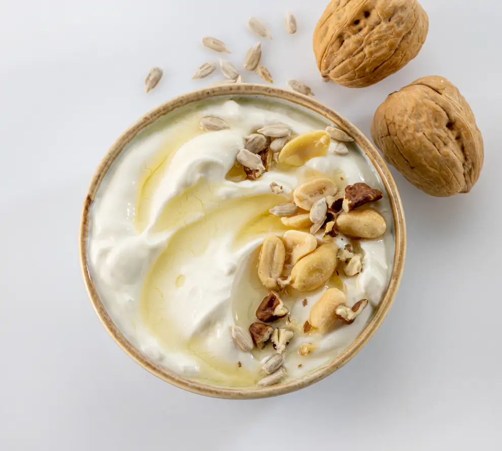 12 desayunos con yogur griego: saludables, saciantes y deliciosos