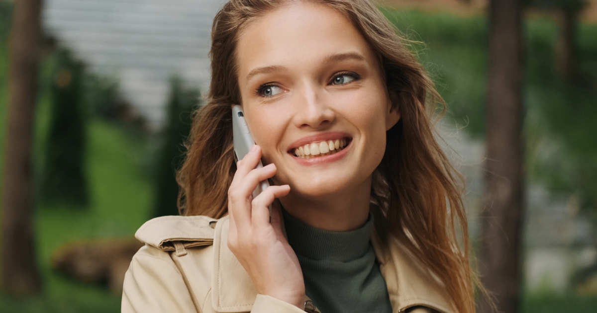 Qué significa volver a escuchar tus audios de WhatsApp después de haberlos enviado, según la ...