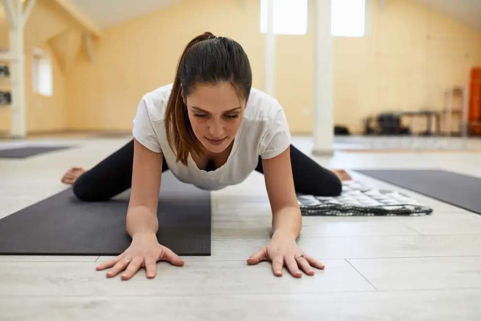 La postura de yoga ideal para mejorar la movilidad y la flexibilidad de ...