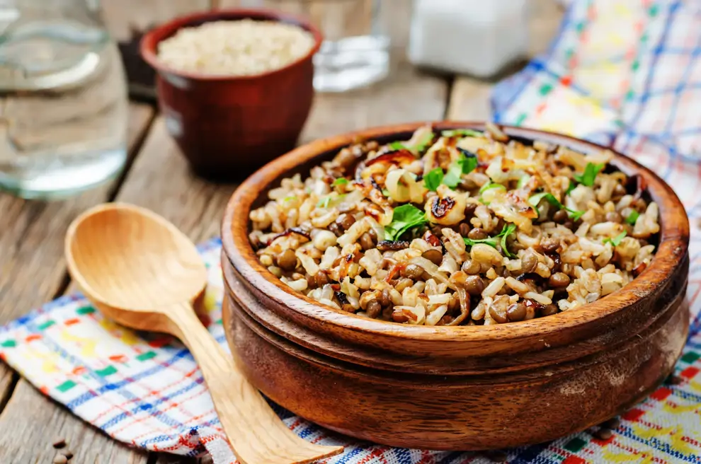 12 recetas de arroz integral para preparar tus cenas más saludables